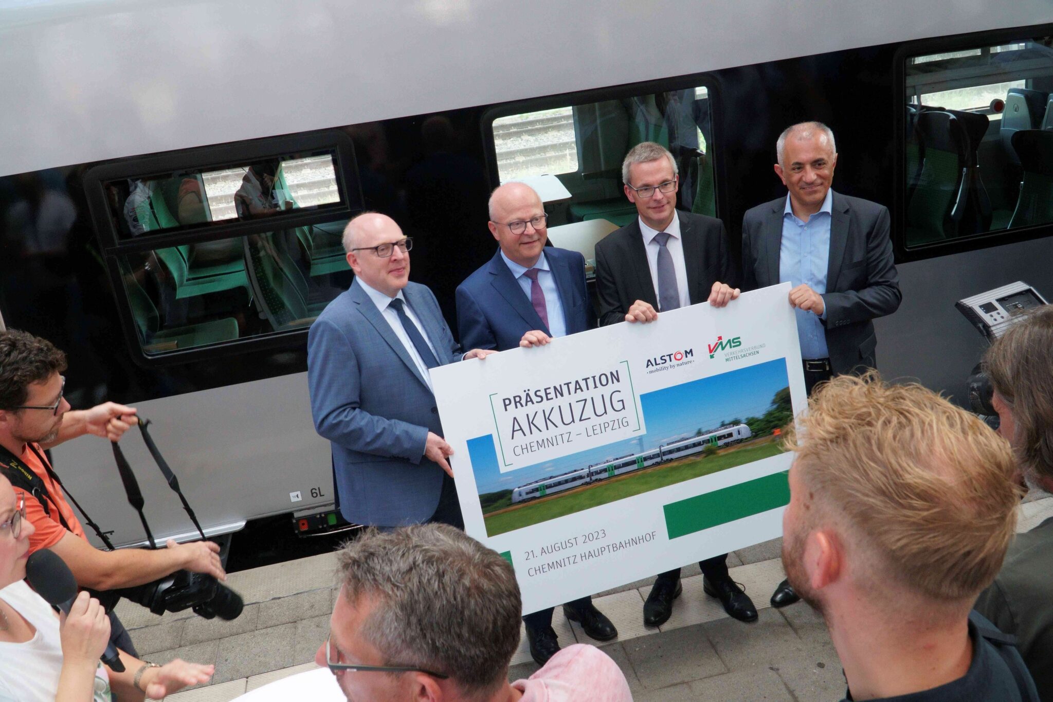 Erste Ankunft des Alstom-Akku-Triebzugs Coradia Continental BEMU an der ...